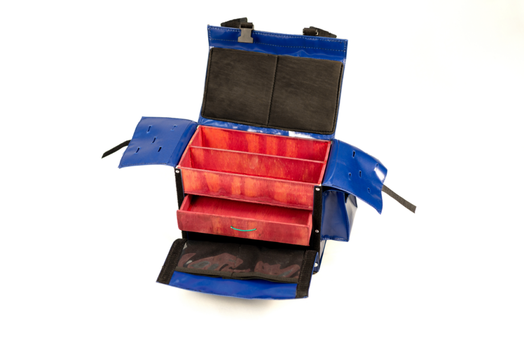 Small Tackle Box with Single Rod Holder – Mastergrip